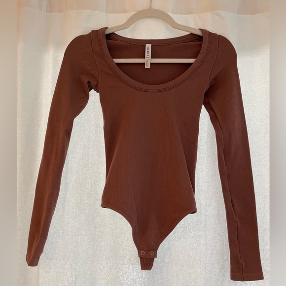 Tops | Aritzia Womens Brown Ribbed Bodysuit | Poshmark